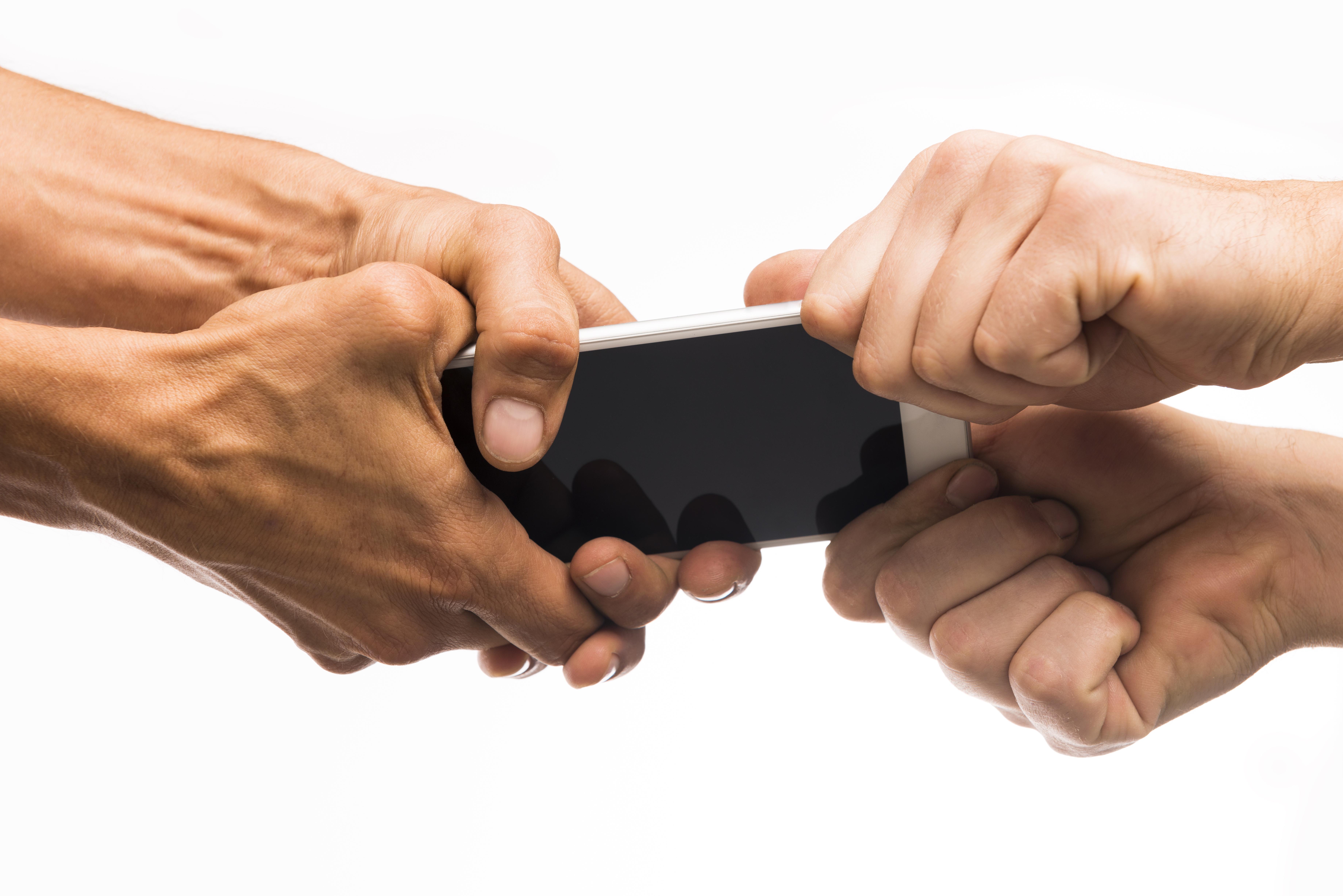60-Year-Old Man Fights Off Chicago Teen Who Tried To Steal His Phone ...