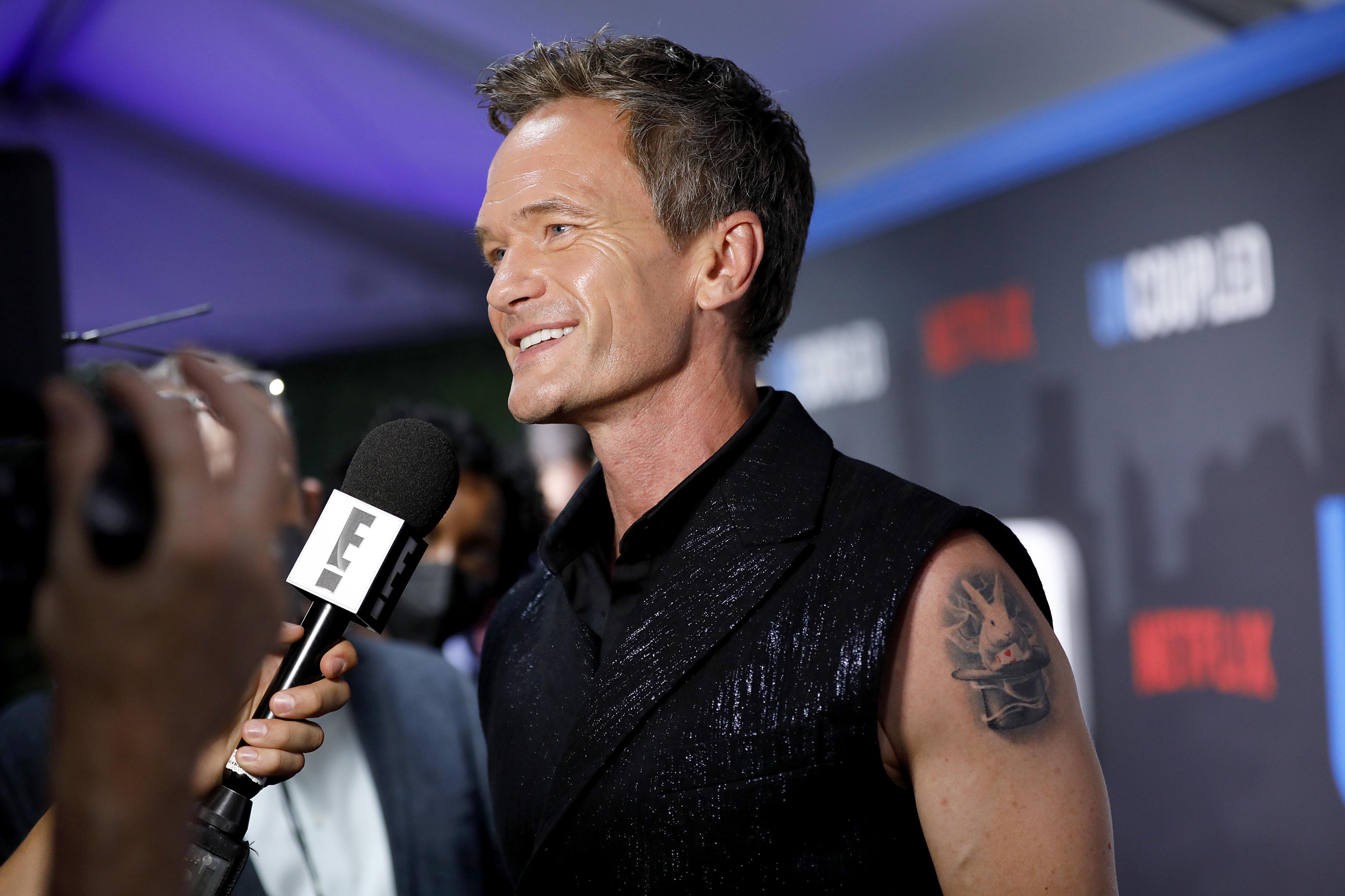 Neil Patrick Harris Eats Hot Wings | iHeart