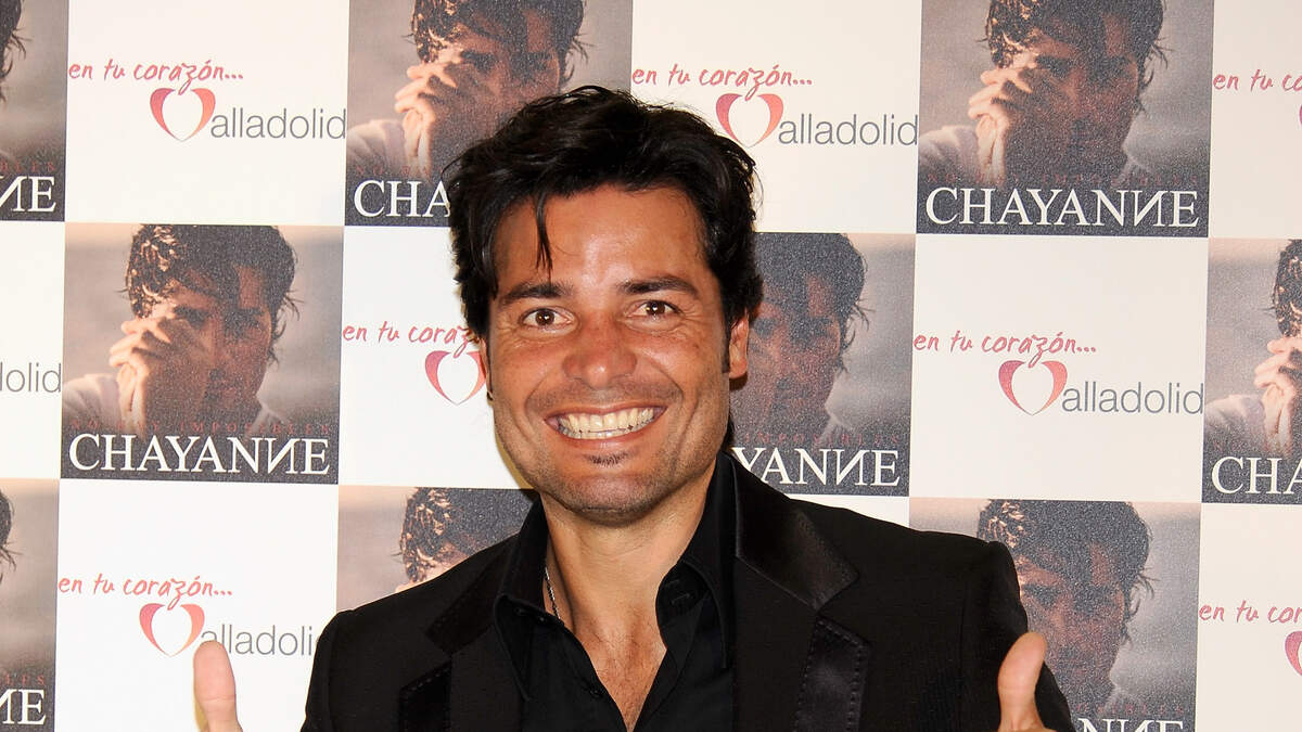Mira este video de Chayanne que está causando molestia entre sus fans | iHeartRadio | The 80s ...