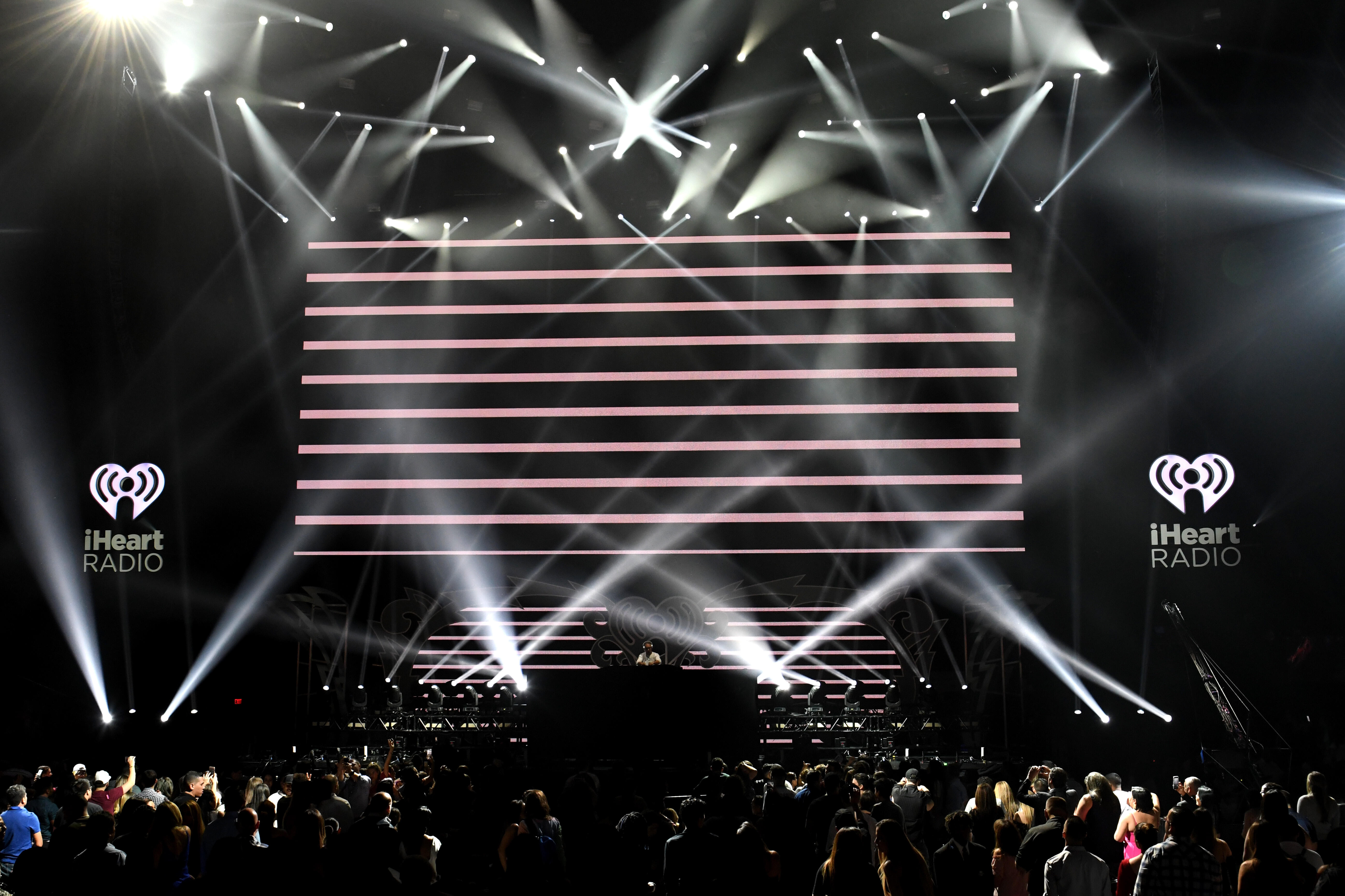 Look At This Good Samaritan Moment At Our iHeart Radio Music Festival ...