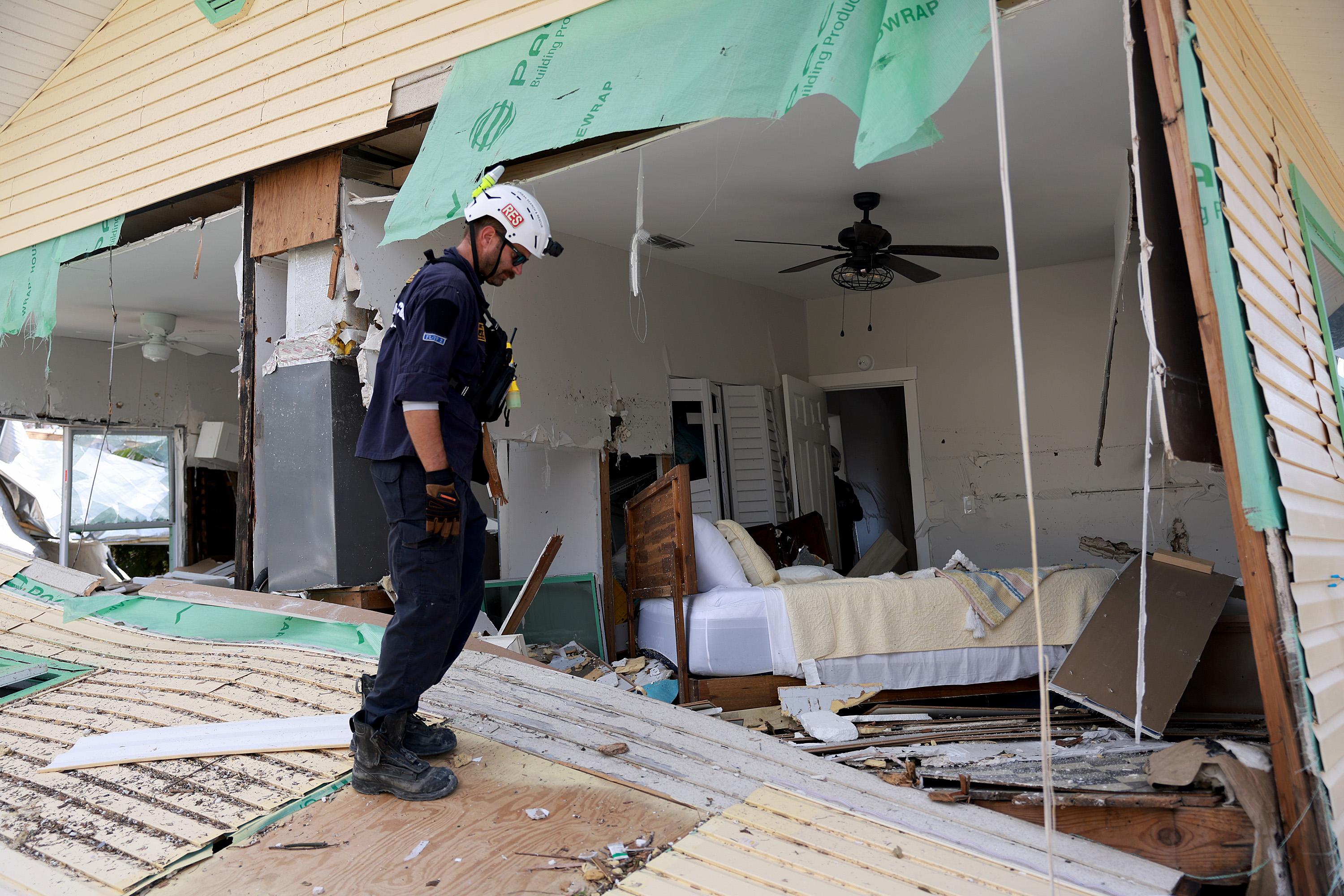 Florida Gives $1,000 Bonuses To Hurricane Ian Responders | iHeart