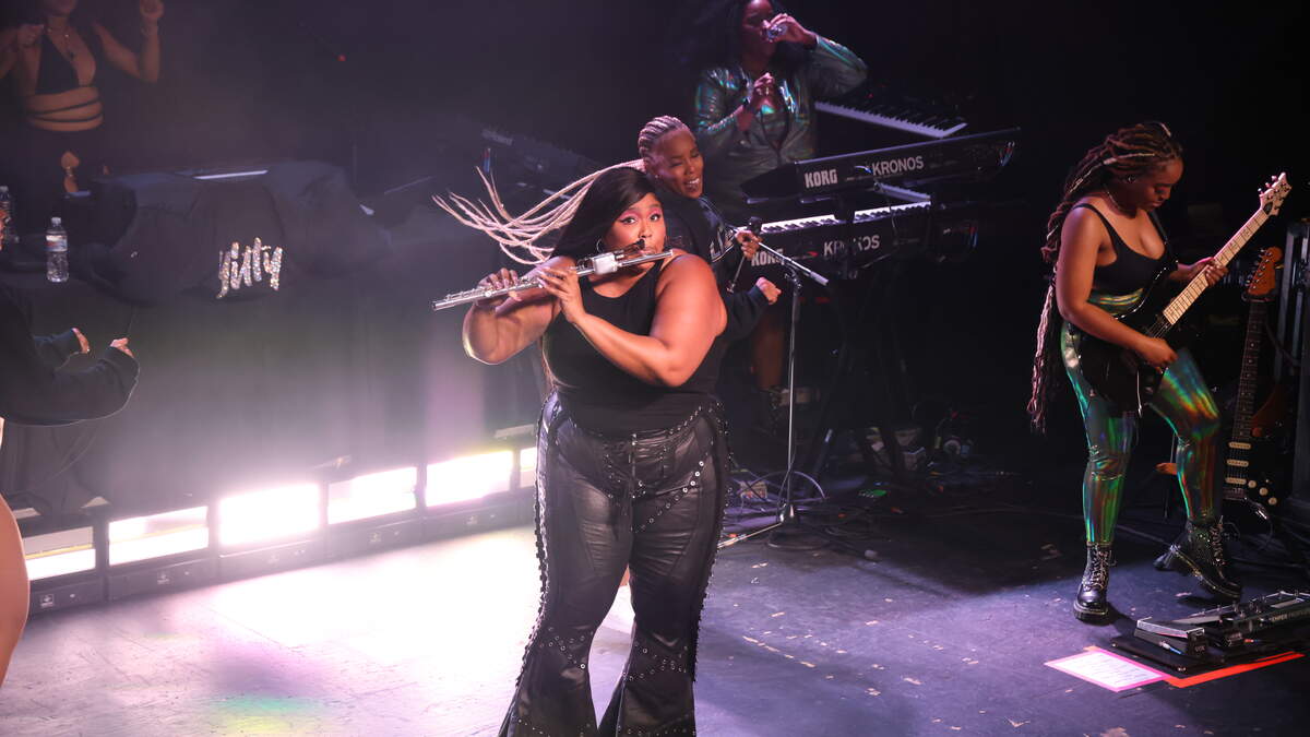 LOVE, LIZZO Trailer Documents the Meteoric Rise of the Pop Icon | MIX ...