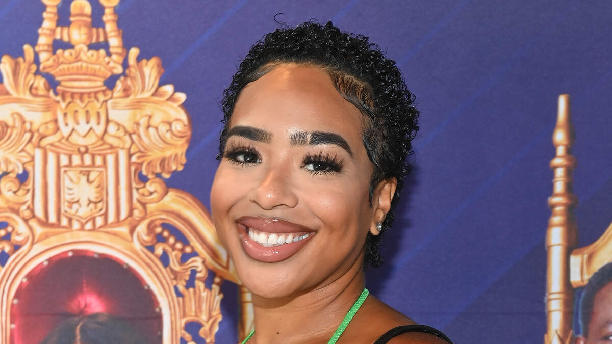 B. Simone Responds To The Backlash Over Her Not Showering Everyday ...