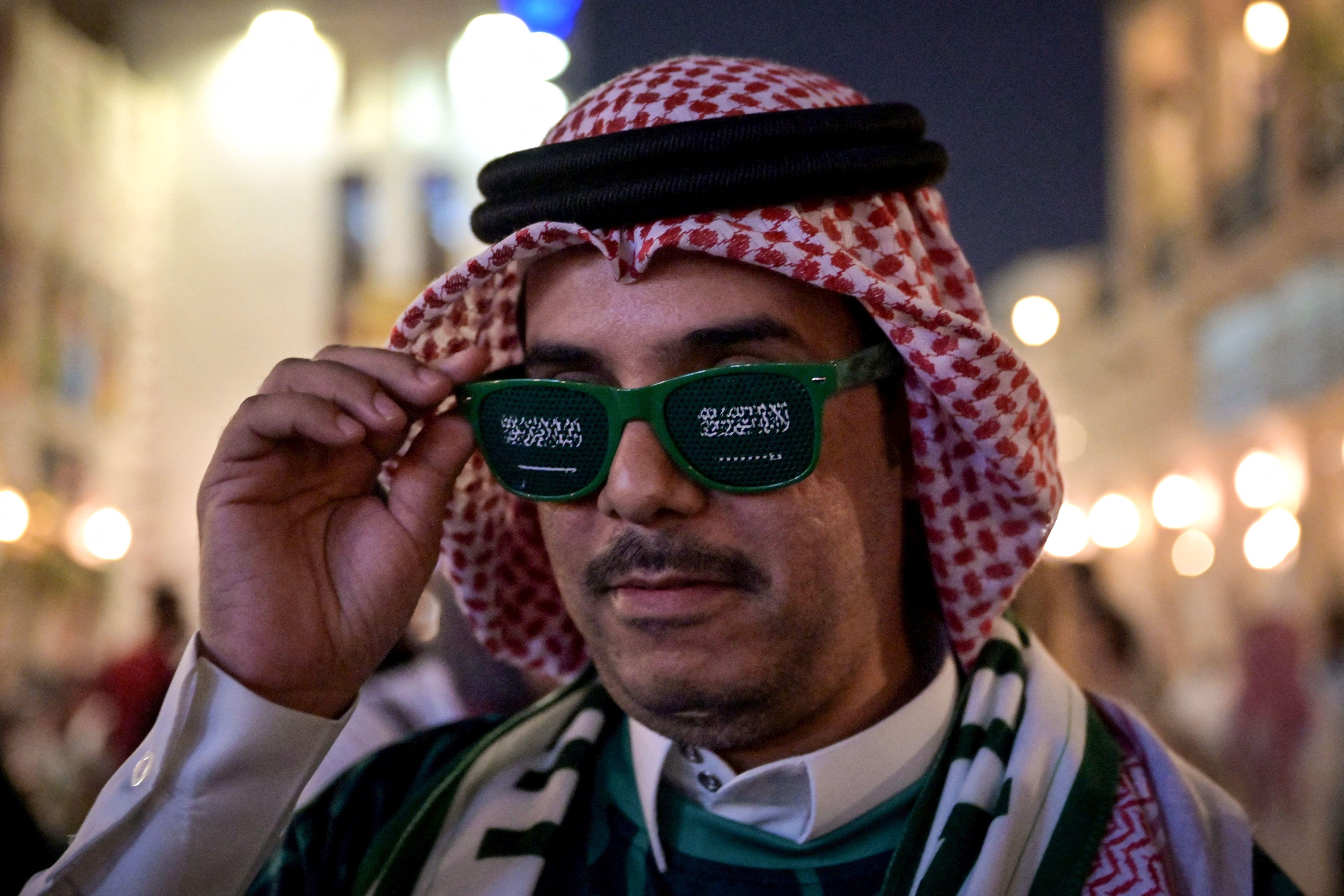 VIDEO: Soccer Fans Rip Off Door While Celebrating Big World Cup Victory ...