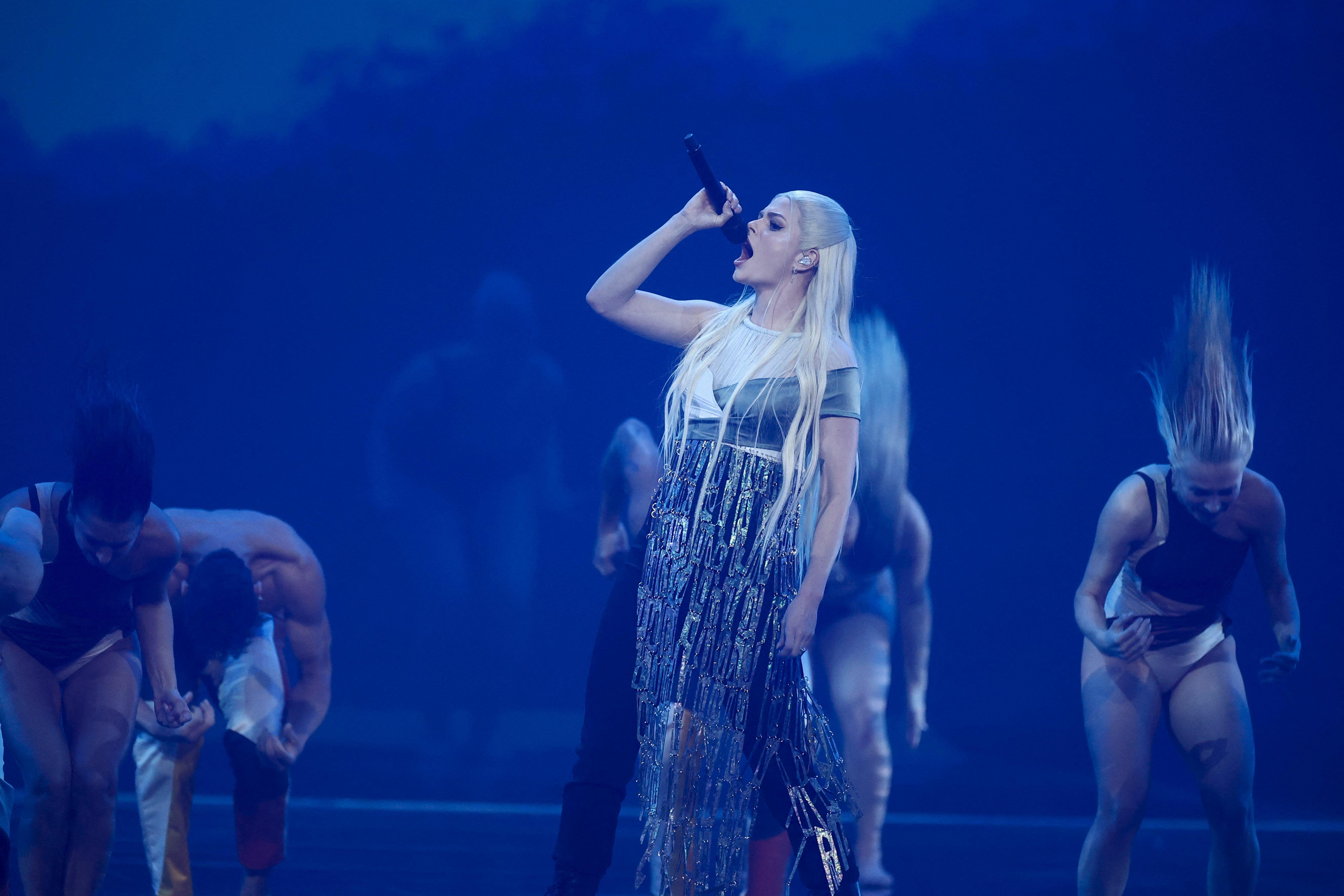 Later, with Mo’Kelly: Davina Michelle’s “Heartbeat” | iHeart