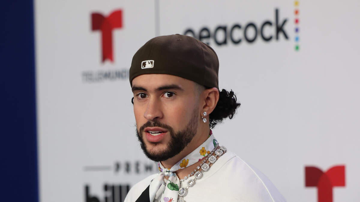 Bad Bunny enciende las redes sociales con provocativas fotos | Rumba 100.3 | Gaby Calderon