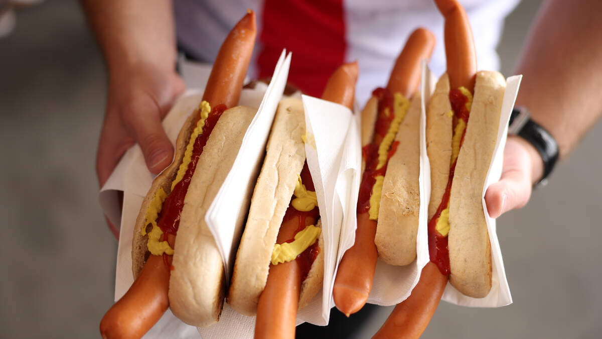The "Perfect" Hot Dog Is Grilled and Has These Toppings | 94.5 The Buzz ...