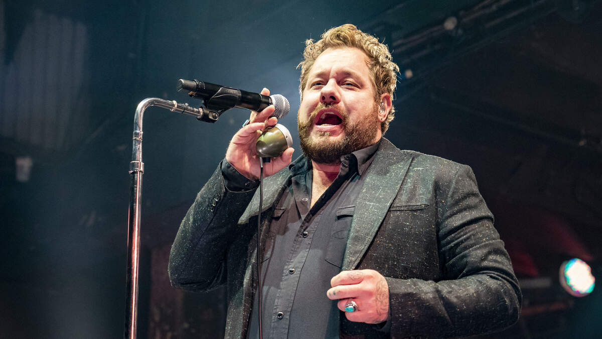 NATHANIEL RATELIFF & GREGORY ALAN ISAKOV DUET “FLOWERS”. ON KIMMEL ...