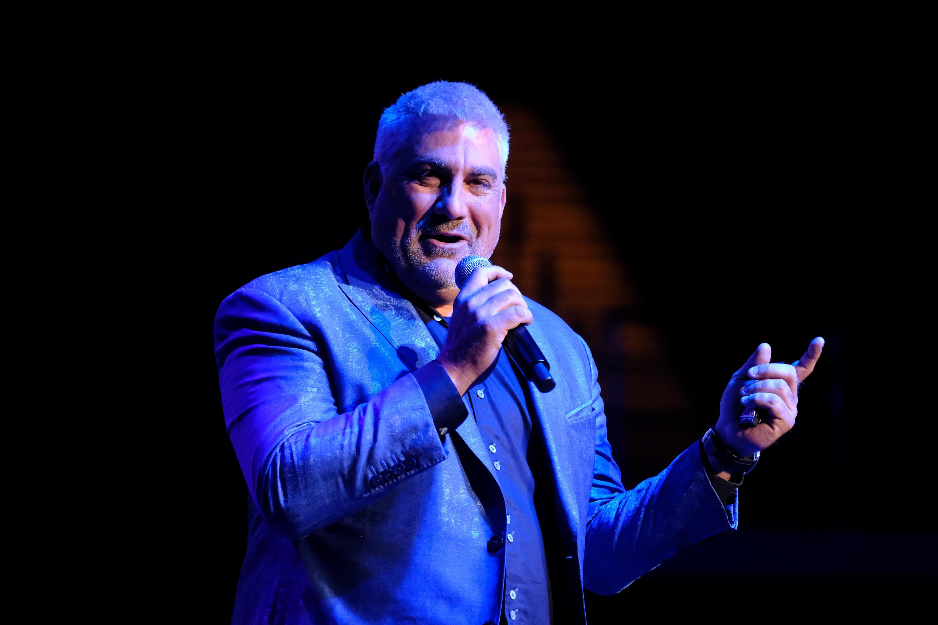 Taylor Hicks Reflects On 'Whirlwind' American Idol Win 20 Years Later ...