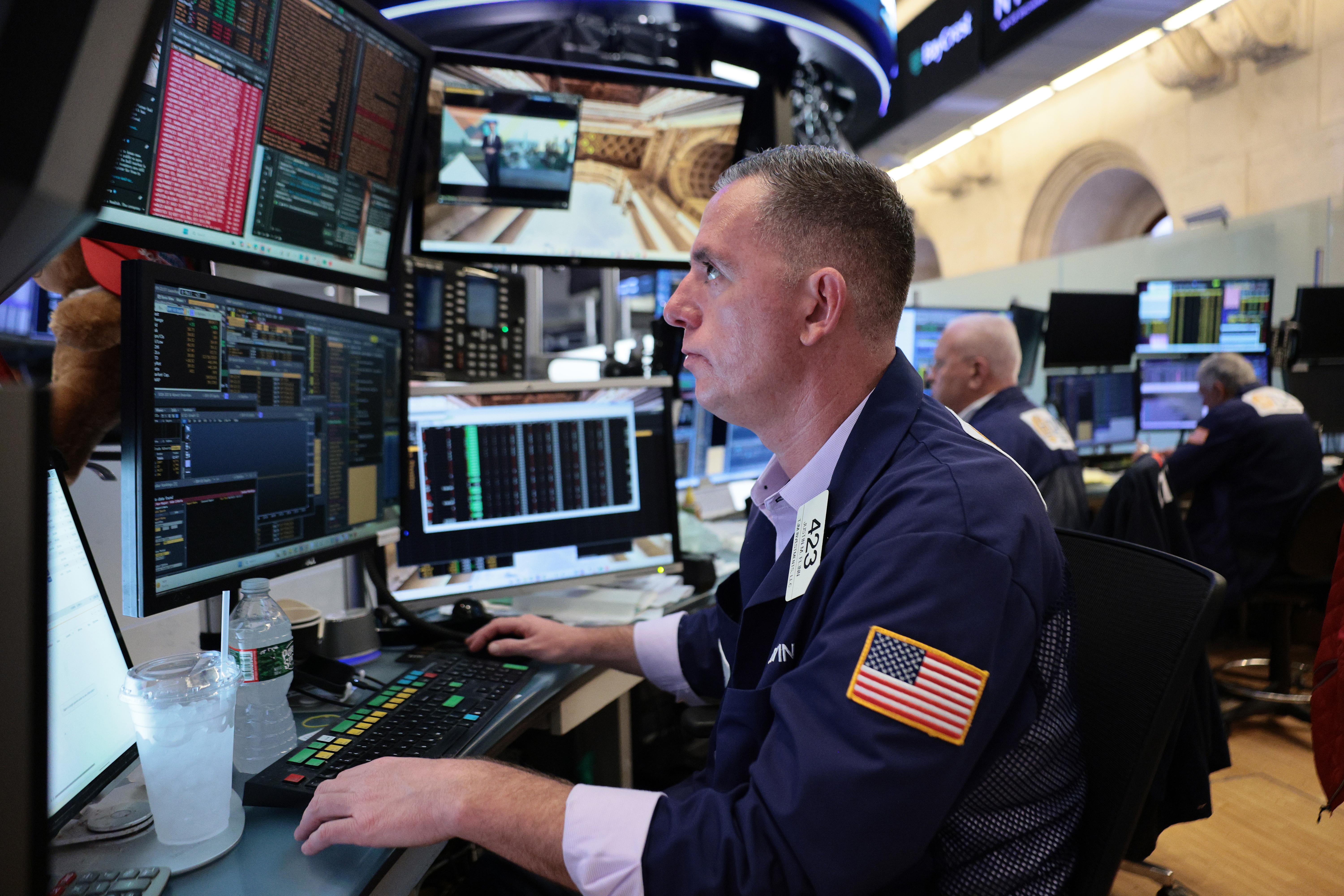 Wall Street Closes Lower; Nasdaq Drops 4% Amid Chip Stock Selloff | iHeart