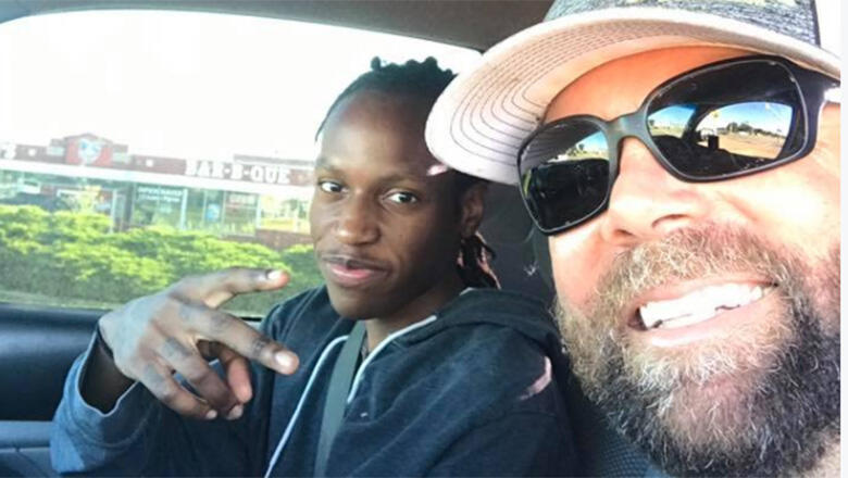Small Town Rallies To Buy Car For 20-Year-Old Who Walks 3 Miles To Work ...