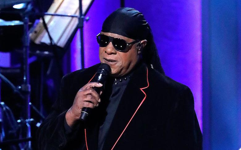 Watch Luke Bryan, Stevie Wonder & More Sing Lionel Richie's Biggest ...