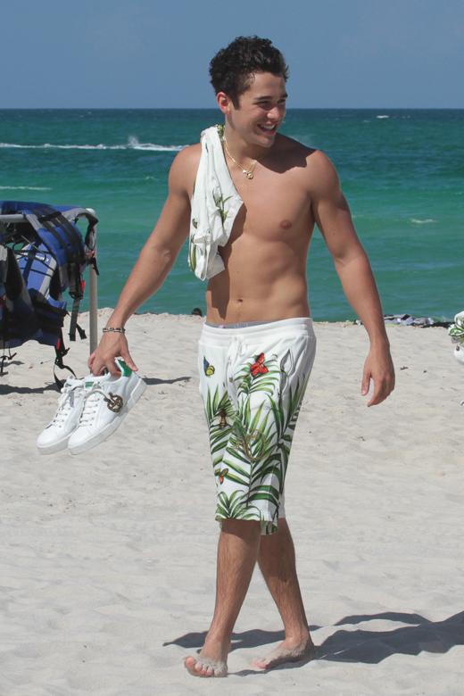 Spring Break Beach Bods | iHeartRadio