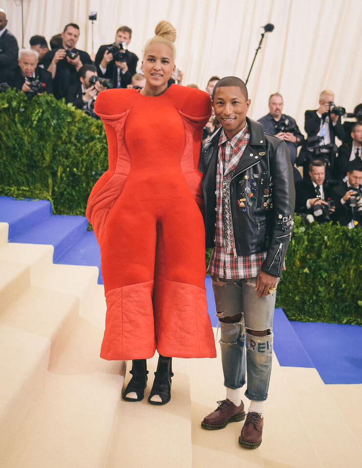 15 Celebs Couples With Big Height Differences | iHeartRadio