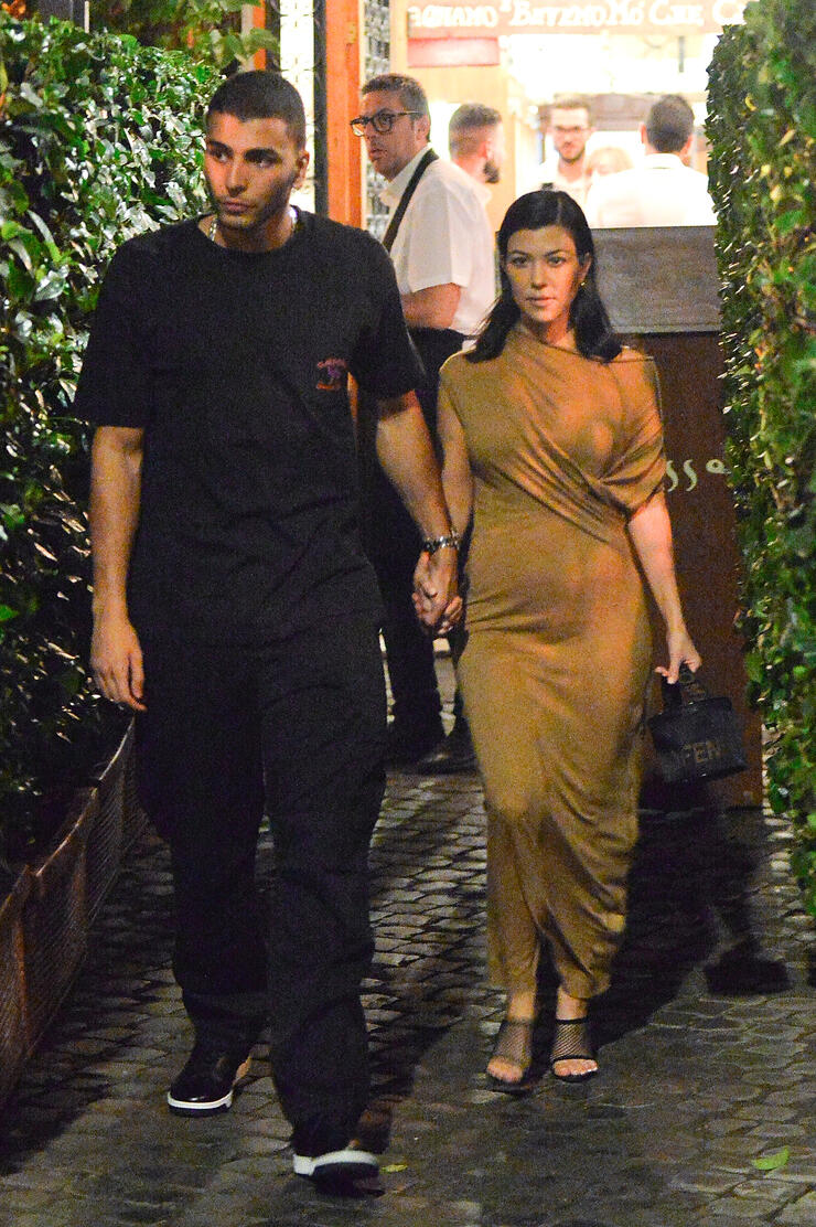 15 Celebs Couples With Big Height Differences | iHeartRadio