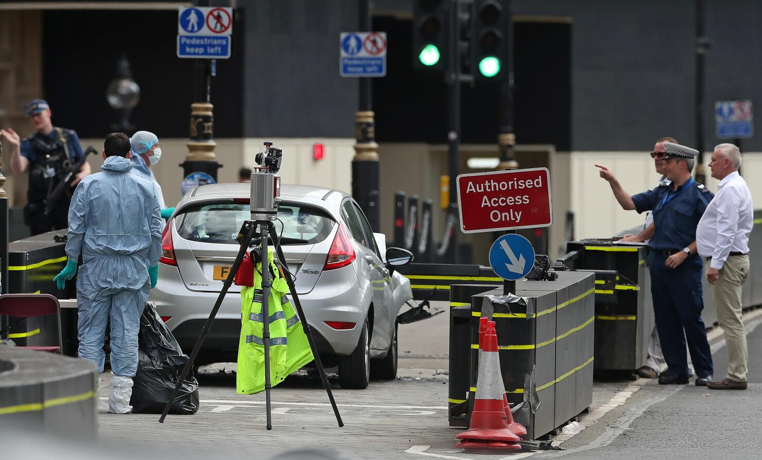 London Police Say Car Ramming Being Treated As Terror Incident Iheart