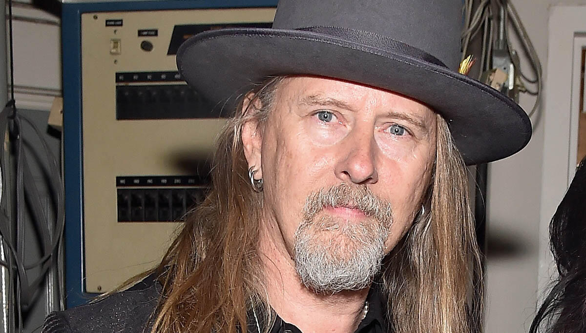 Watch Alice in Chains' Jerry Cantrell Go Shopping for Vinyl | iHeart Watch Alice in Chains' Jerry Cantrell Go Shopping for Vinyl | iHeart