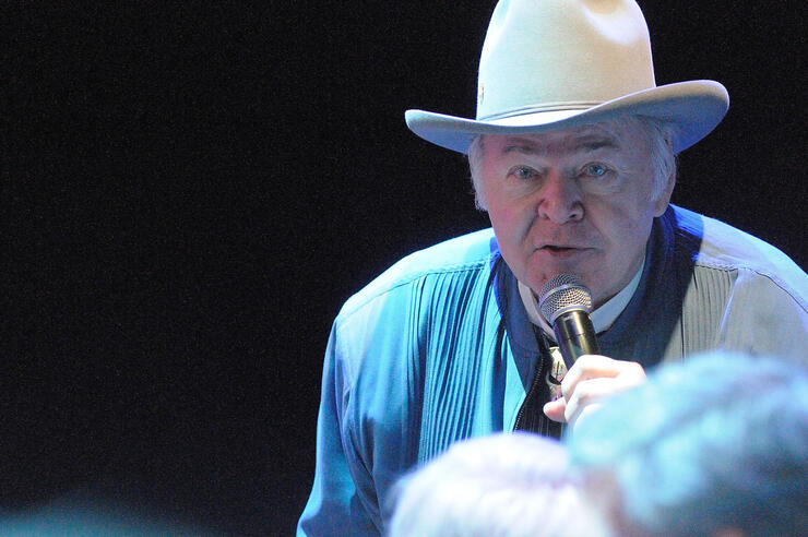 Roy Clark, "Hee Haw" Star and Country Music Legend, Dead at 85 ...