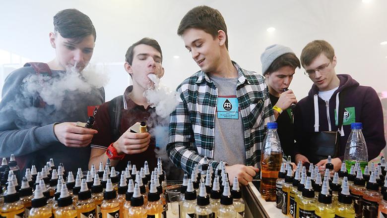 Teens Continue To Vape While Shunning Illegal Drugs And Alcohol | iHeart