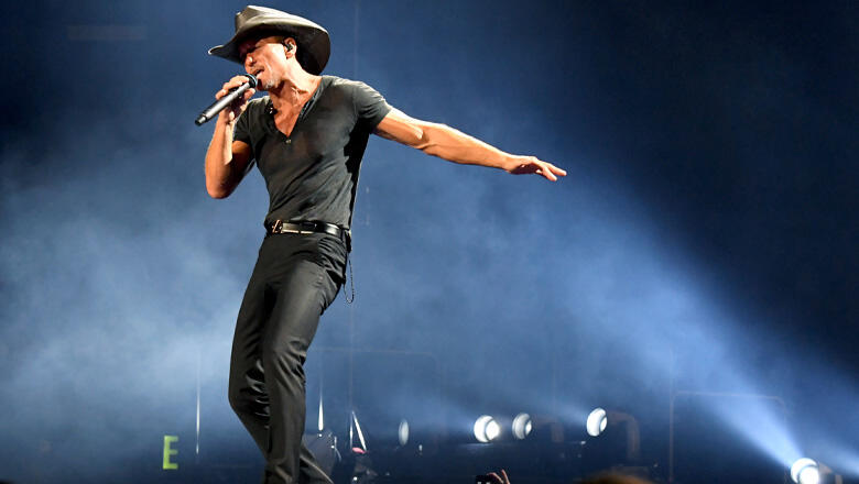 Tim McGraw Partners With 'Snap Fitness' To Launch Boutique Fitness Club ...