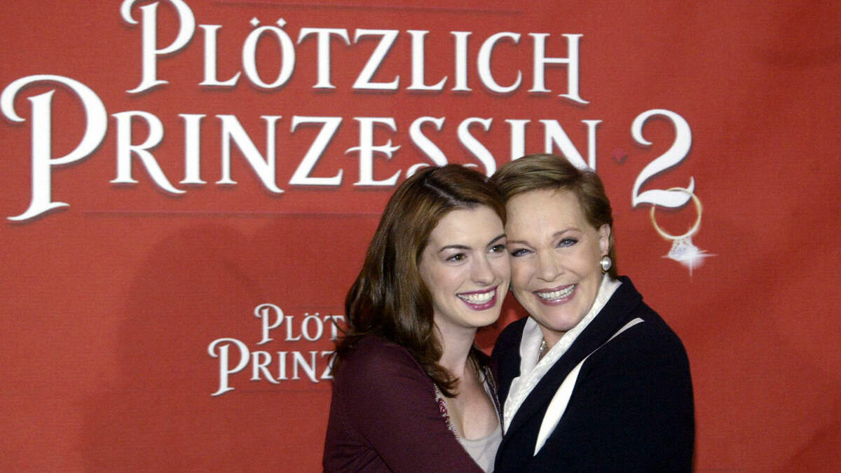 There Is Officially A Script For 'Princess Diaries 3' | iHeartRadio ...