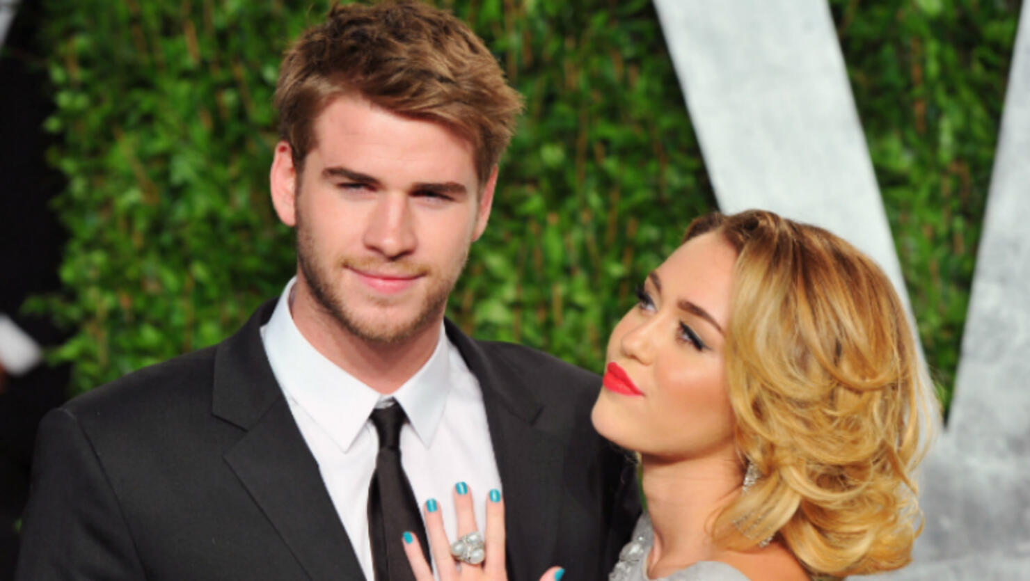 Miley Cyrus Denies Cheating On Liam Hemsworth In Lengthy Twitter