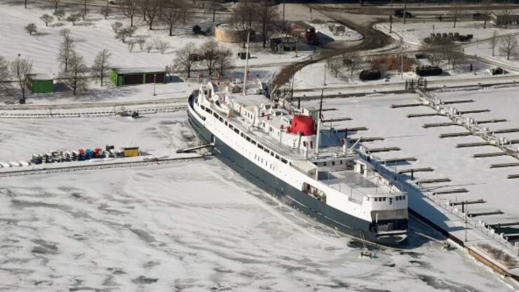 ‘Climate Change’ Ship Crew Concerned About Melting Ice Gets Stuck in ...