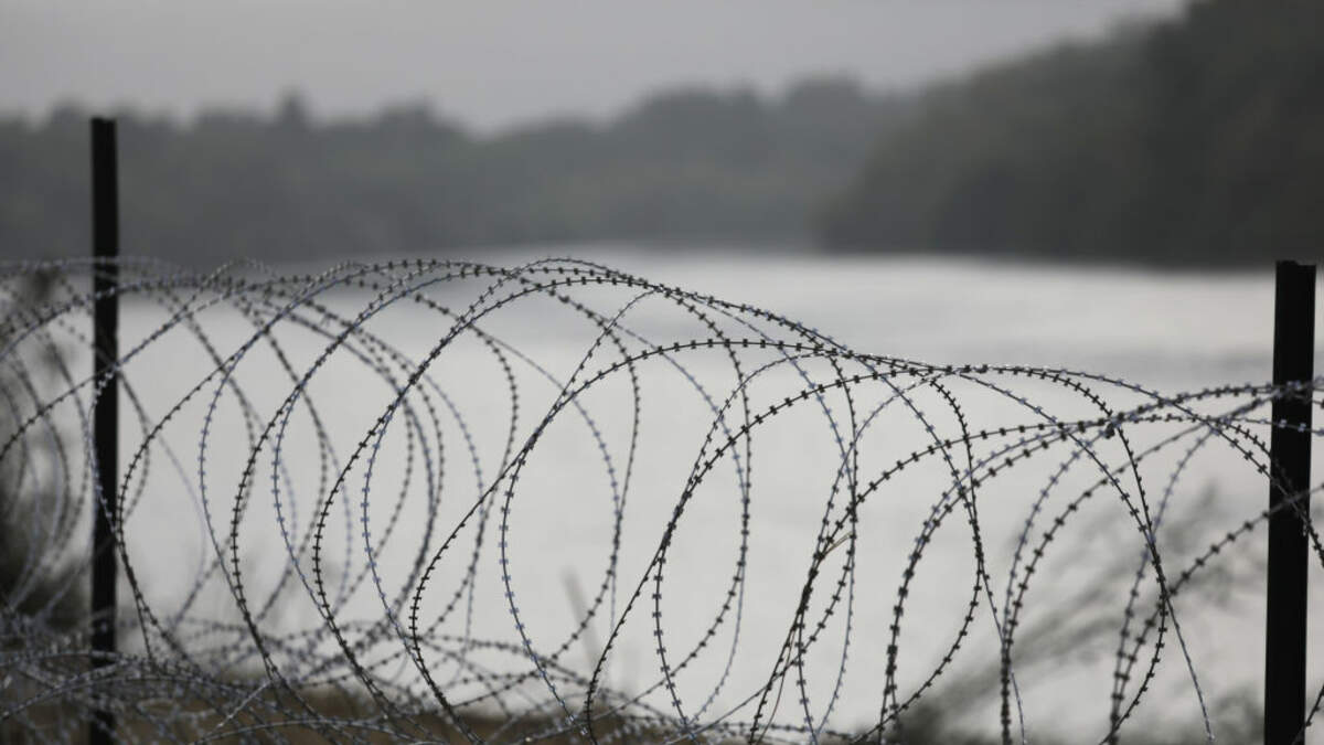 Border Patrol ordered to stop cutting razor wire at Texas border ...