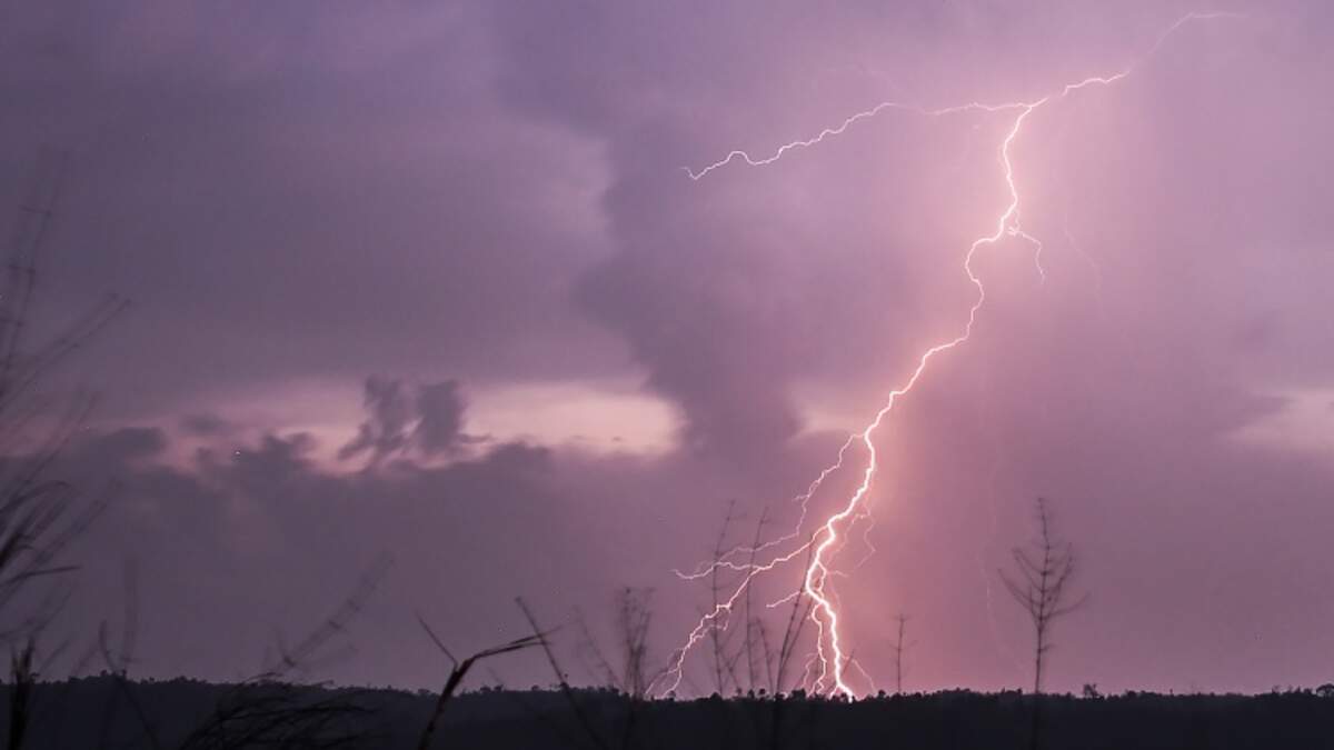This Is What It Looks Like When Lightning Hits Water! (VIDEO) | 98.1 ...