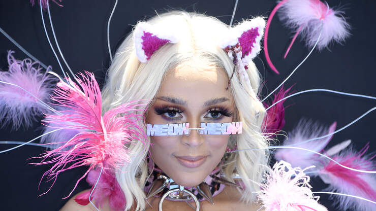 Doja Cat - Streets (Live Performance) | Vevo LIFT | 93.9 The Beat ...