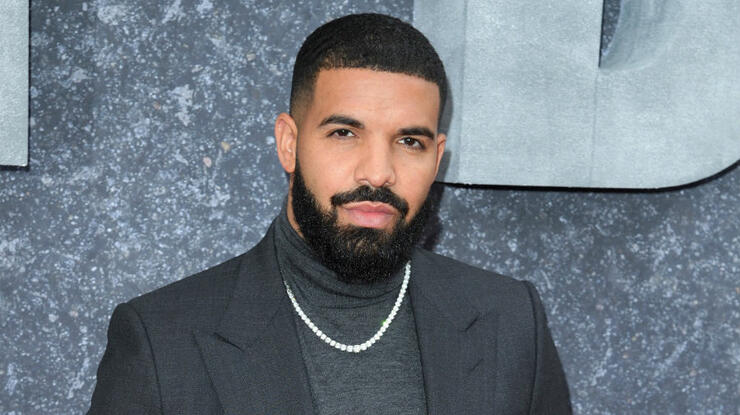 Drake Flexes In Recovery Workout Post Knee Surgery | iHeartRadio