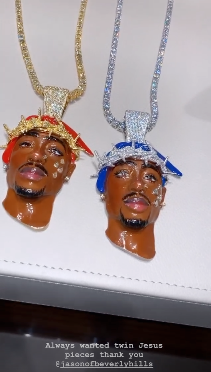 Drake Pays Tribute To 2Pac With $600K Jesus Pieces: See The Bling ...