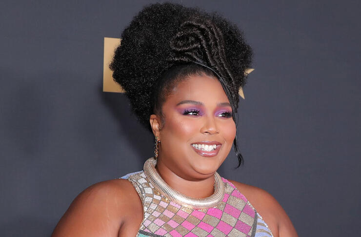 Lizzo Tells Her Belly 'I Love You So Much' As Part Of Her Self-Care ...