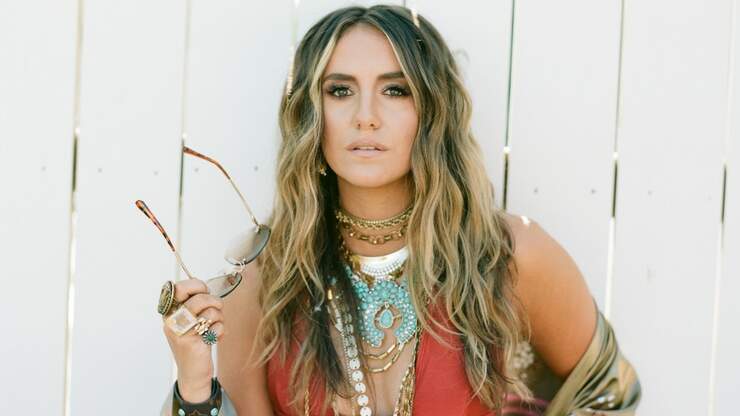 Lainey Wilson: What You 'Oughta Know' About 'Bell Bottom Country' Star ...