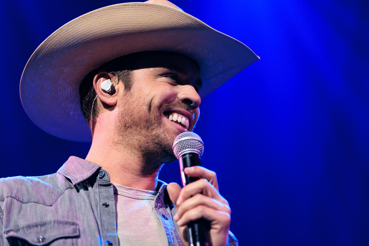 Dustin Lynch Is Always In 'Party Mode' At iHeartCountry Album Release ...