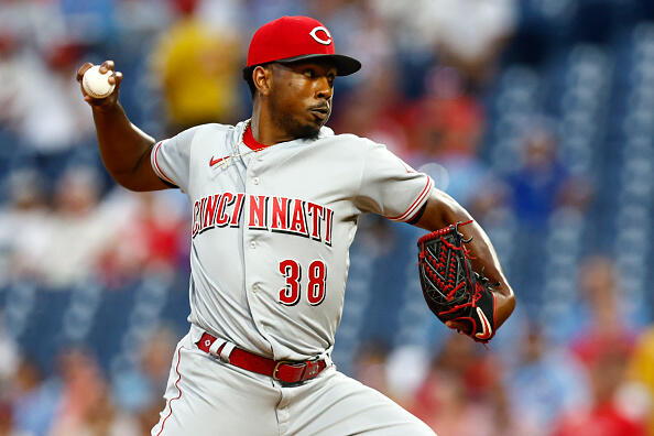 Phillies Nola dominant in complete game shutout of Reds, 4-0 | iHeart