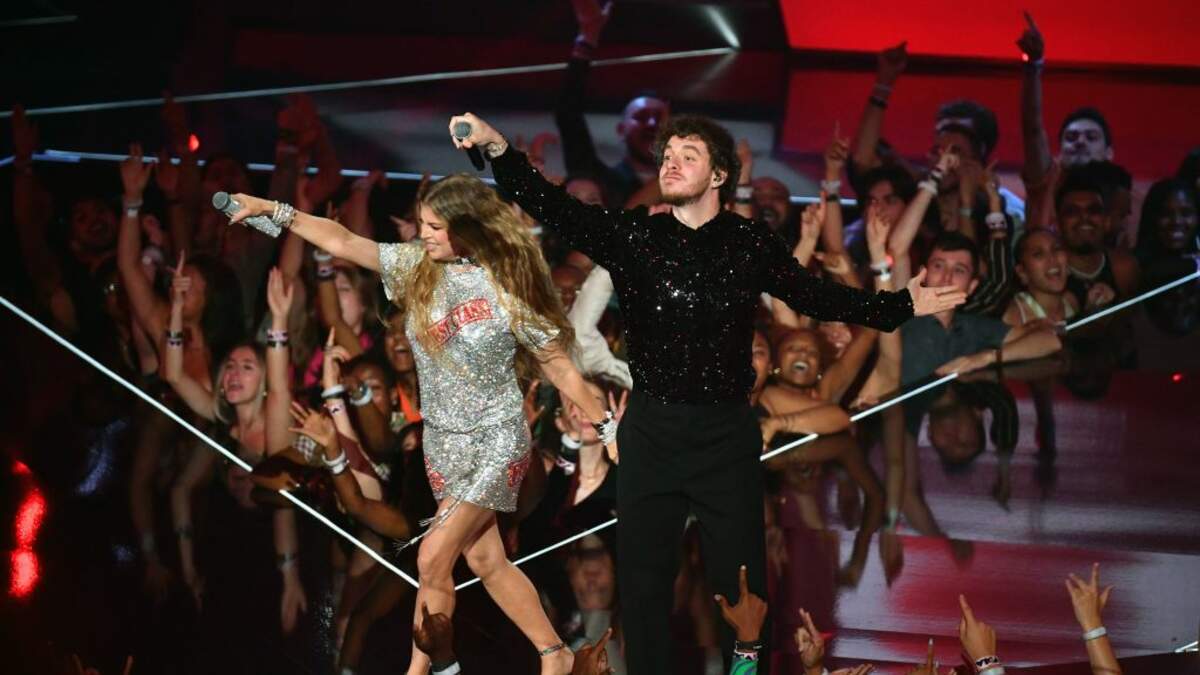 Fergie Performs 'First Class' With Jack Harlow On Stage At The VMA's ...
