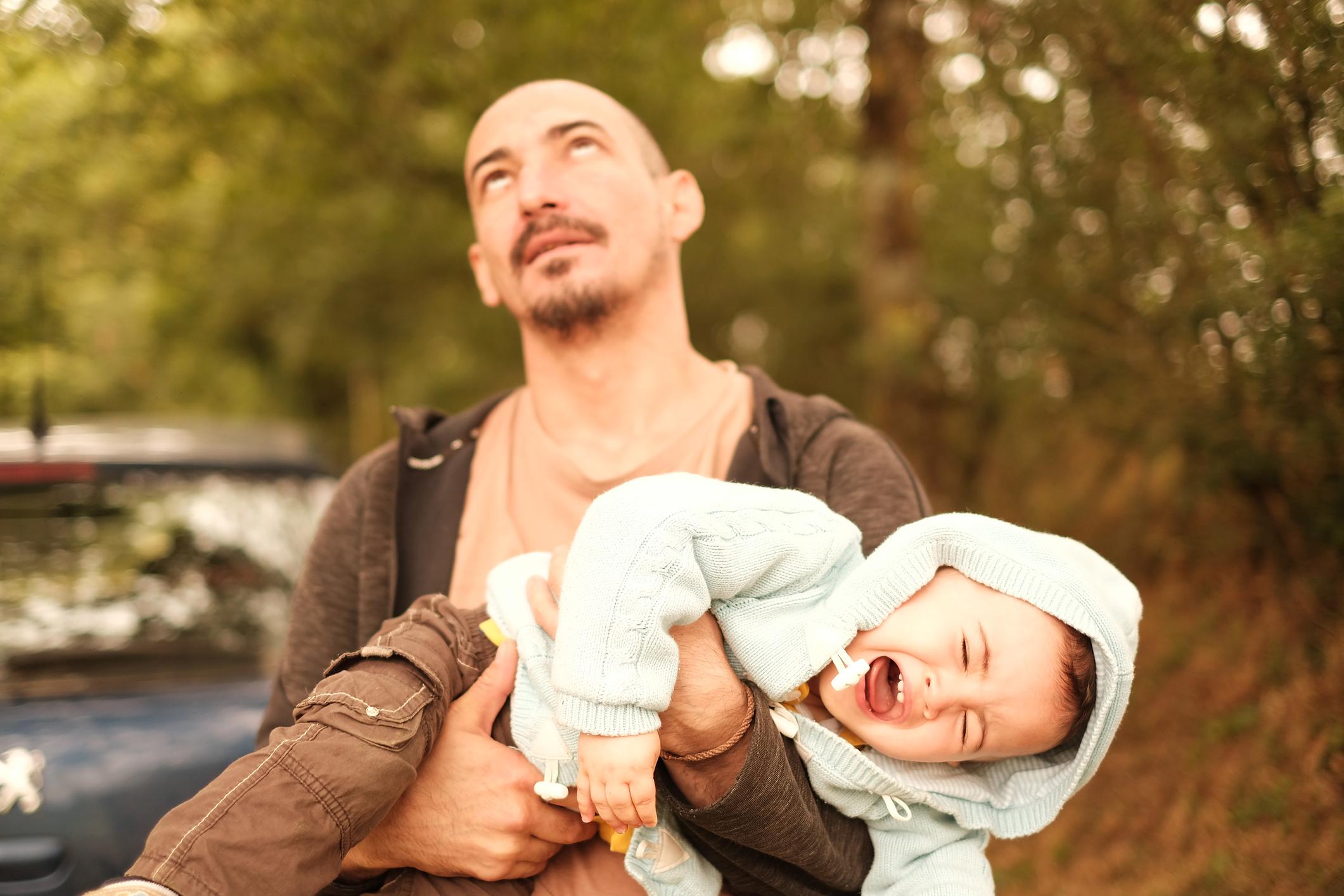 Father Uses His Own Child as a Human Shield During Police Confrontation ...