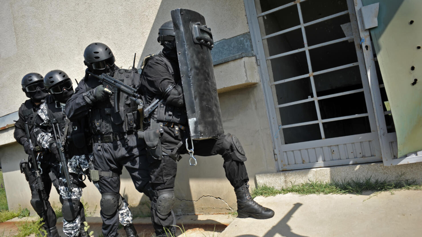 Grammy Award Winner Killed By SWAT Team At Nashville Home | iHeart