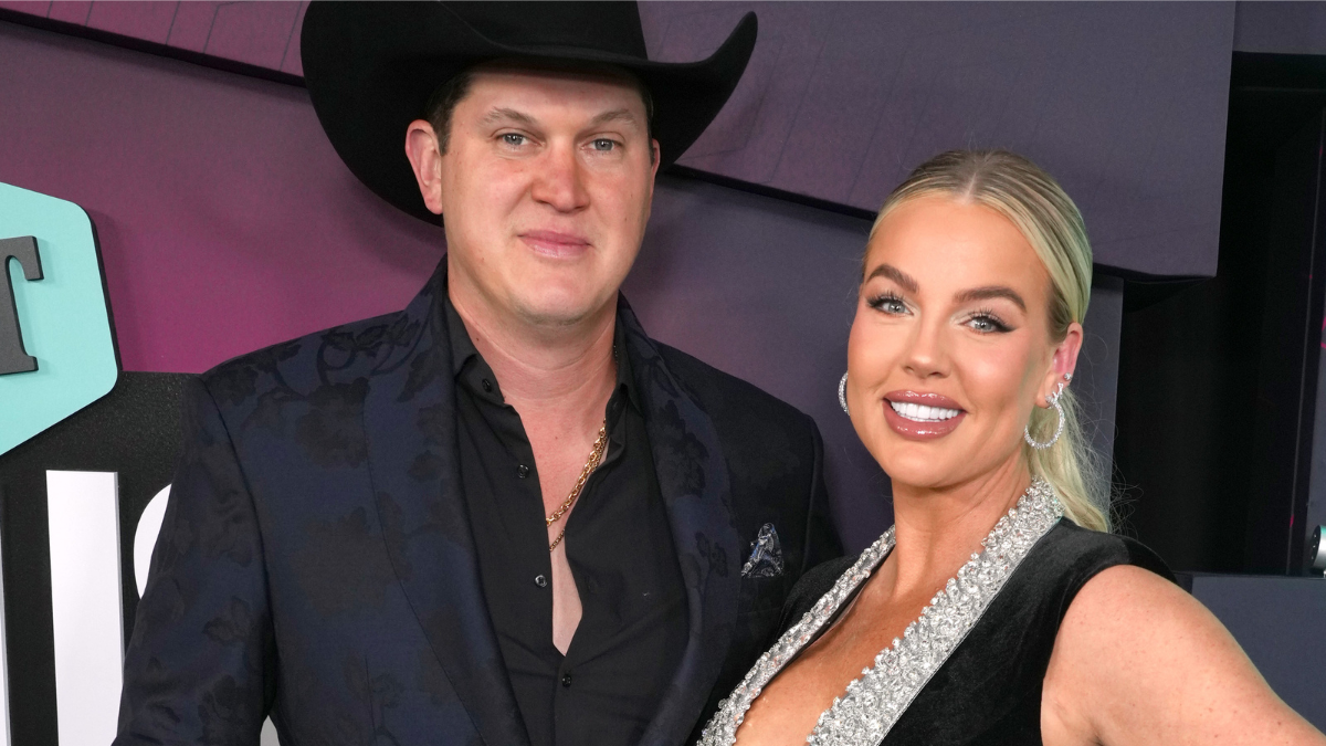 Jon Pardi & Summer Pardi Take Precious Family Photos With Infant ...
