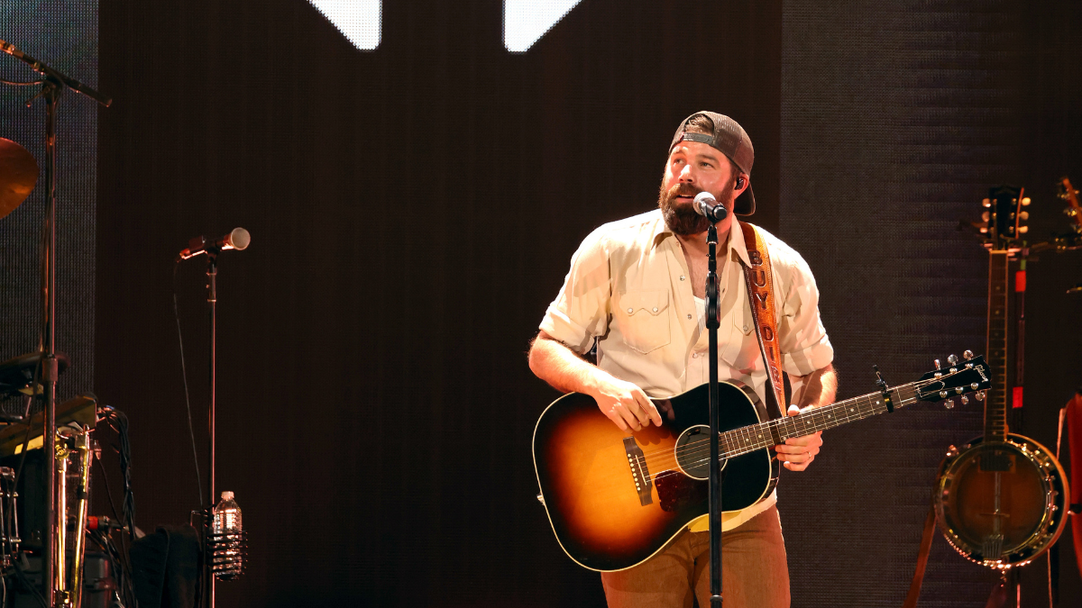 Jordan Davis Says Fatherhood Made This Moment Extra Special | iHeart