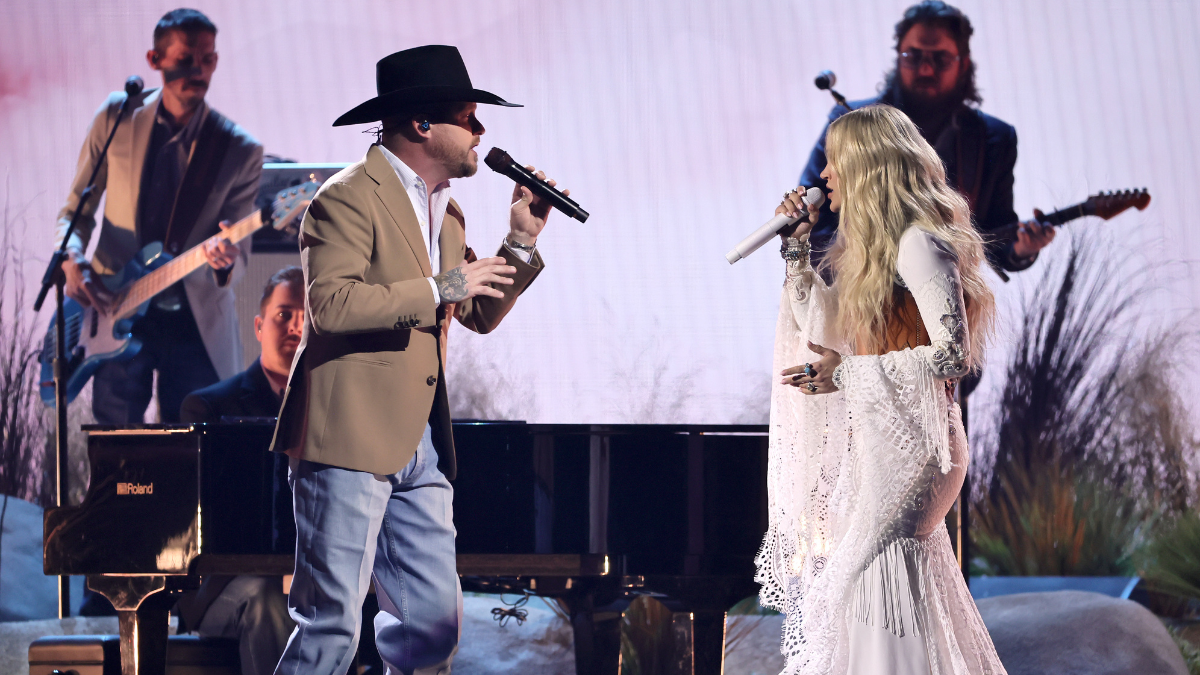 Carrie Underwood Surprises Nashville Crowd, Joins Cody Johnson On Duet | iHeart