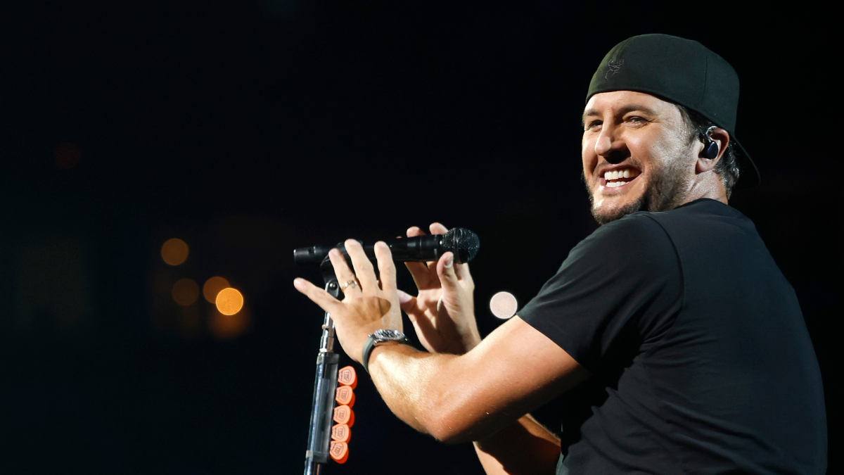 Watch How Luke Bryan Revealed His 2026 Tour Lineup: 'Word On The Street ...