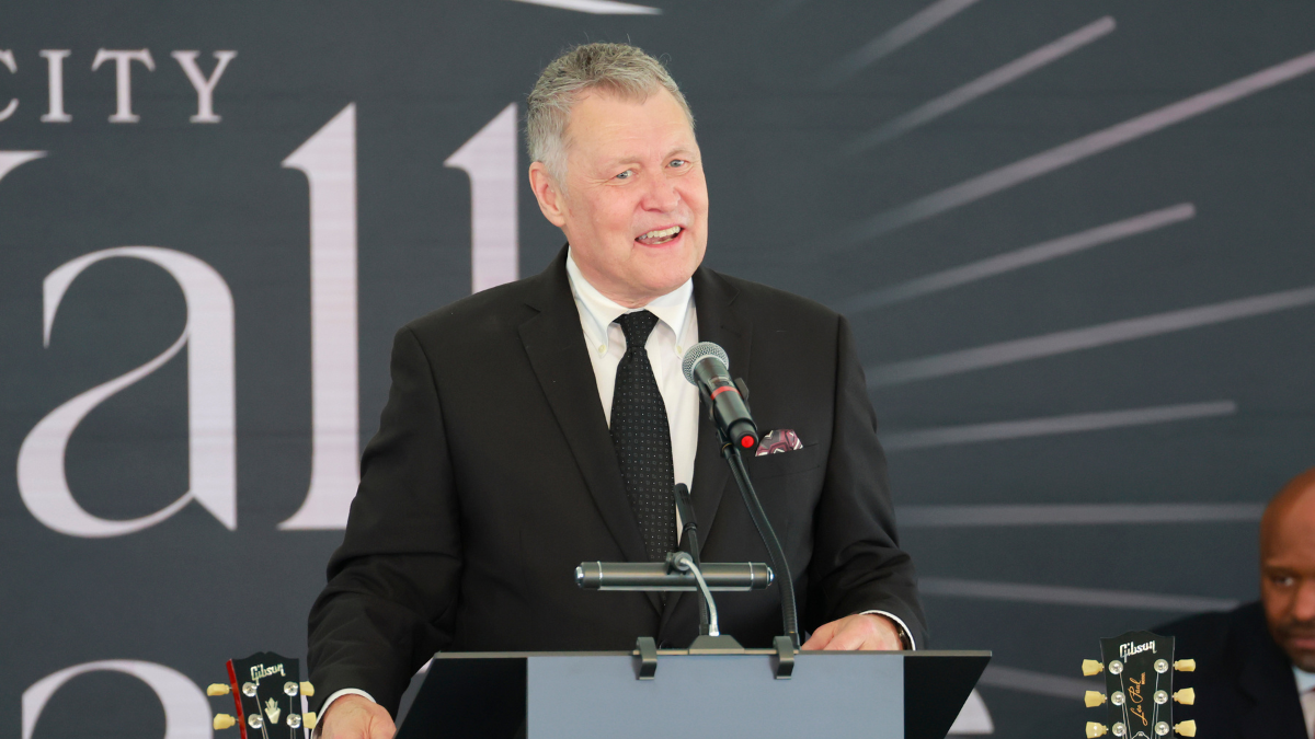 Country Artists Mourn Loss Of Longtime Grand Ole Opry Announcer Bill ...
